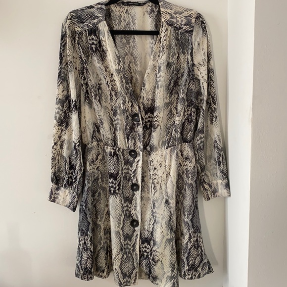 Zara | Dresses | Zara Buttoned Long Sleeve Black White Snakeskin Dress ...